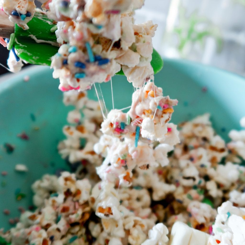 Easy Easter Popcorn Recipe - The Southerly Magnolia