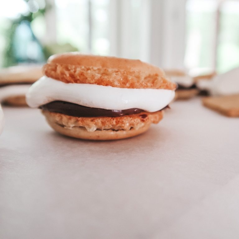 Simple S'mores Macarons - The Southerly Magnolia
